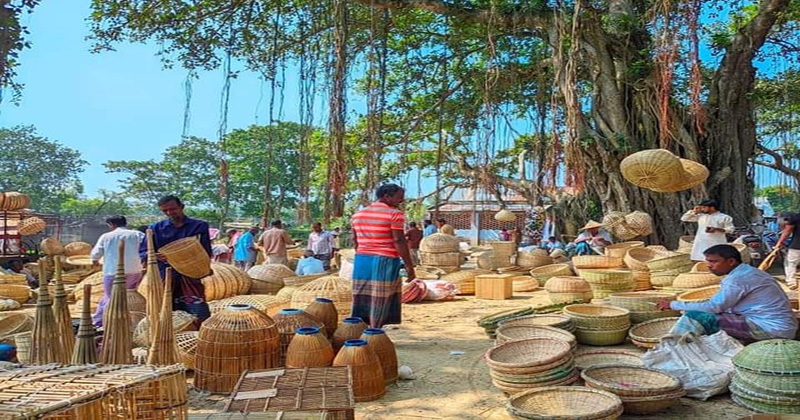 আত্রাইয়ের হাট-বাজারে প্রাচীনতম উপকরণ খলশানি বিক্রির ধুম